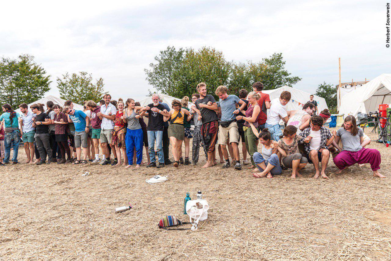 Civil disobedience on the move – action training for Ende Gelände ...